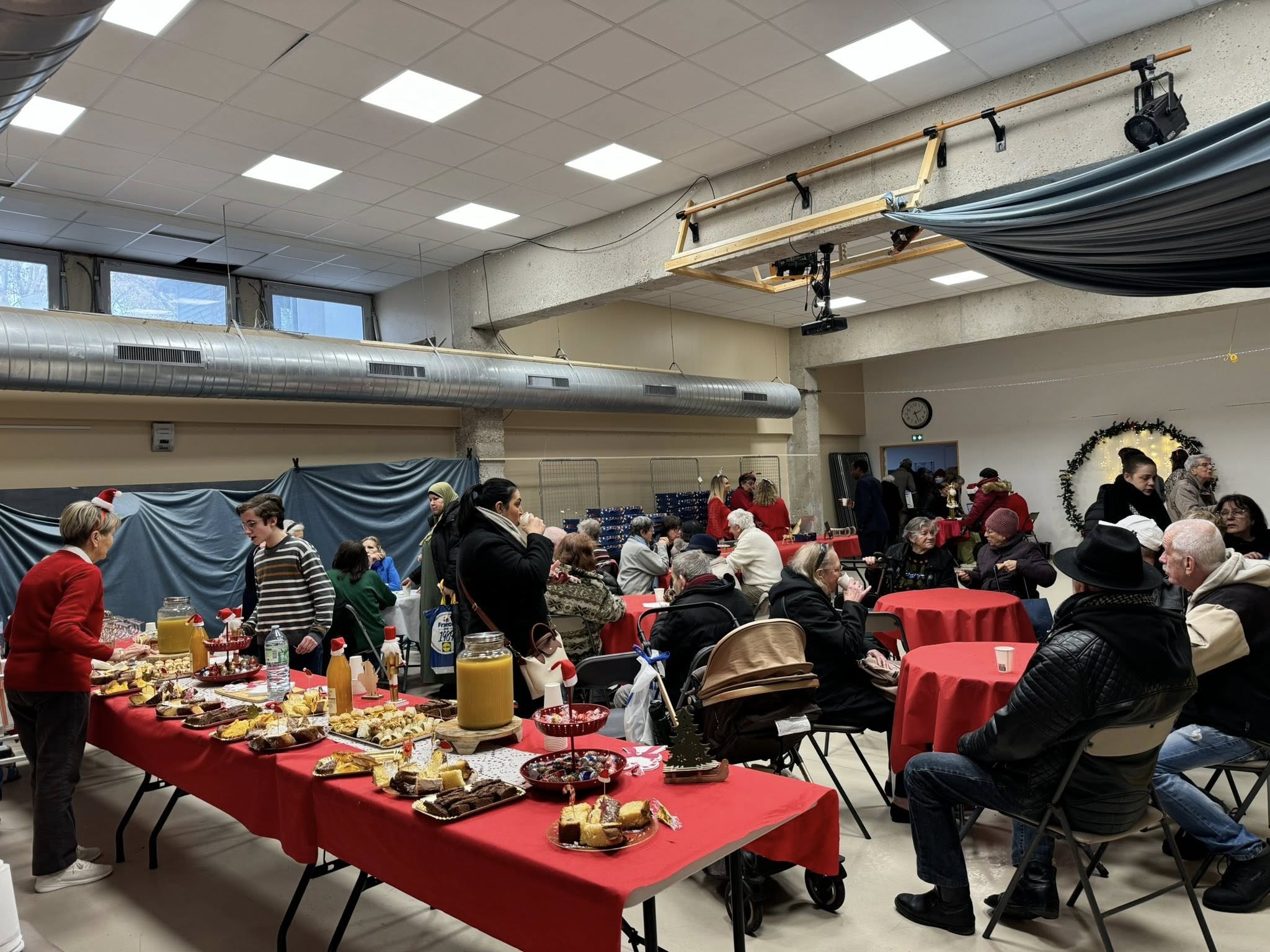 Distribution des colis de Noël pour les seniors – L’ile Saint Denis